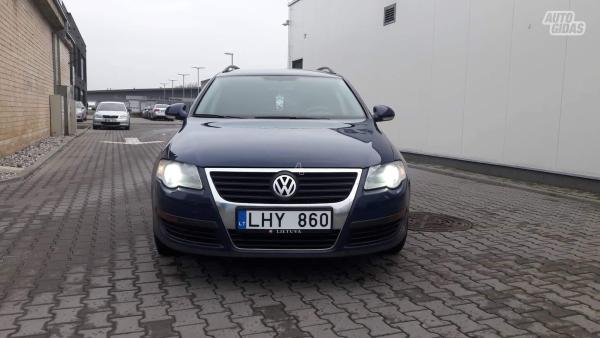 Blue Volkswagen Passat 2006 in Kaunas, with an engine capacity of 2.00 L and mileage of 238 thousand km for 1000 €, photo 1 on AUTOMOTO.COM.LV