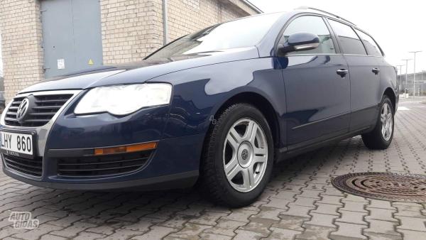 Blue Volkswagen Passat 2006 in Kaunas, with an engine capacity of 2.00 L and mileage of 238 thousand km for 1000 €, photo 3 on AUTOMOTO.COM.LV