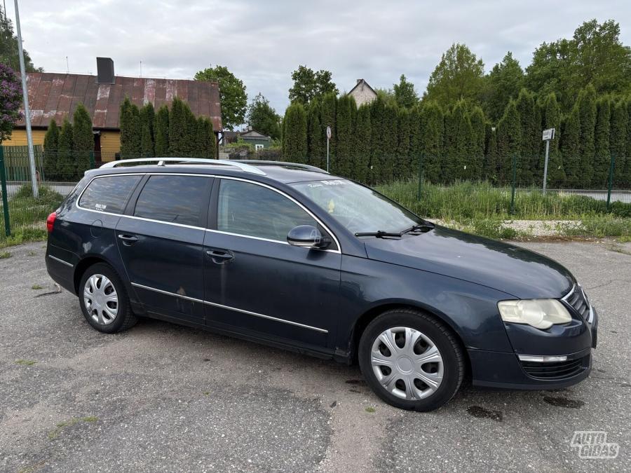Blue Volkswagen Passat 2006 in Joniskis, with an engine capacity of 2.00 L and mileage of 447 thousand km for 670 €, photo 5 on AUTOMOTO.COM.LV