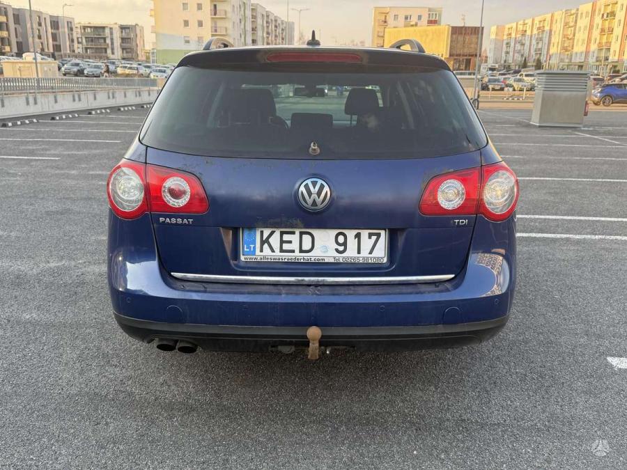 Blue Volkswagen Passat 2006 in Vilnius, with an engine capacity of 1.97 L and mileage of 360 thousand km for 999 €, photo 5 on AUTOMOTO.COM.LV