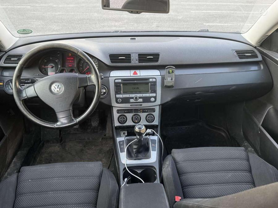 Blue Volkswagen Passat 2006 in Vilnius, with an engine capacity of 1.97 L and mileage of 360 thousand km for 999 €, photo 8 on AUTOMOTO.COM.LV