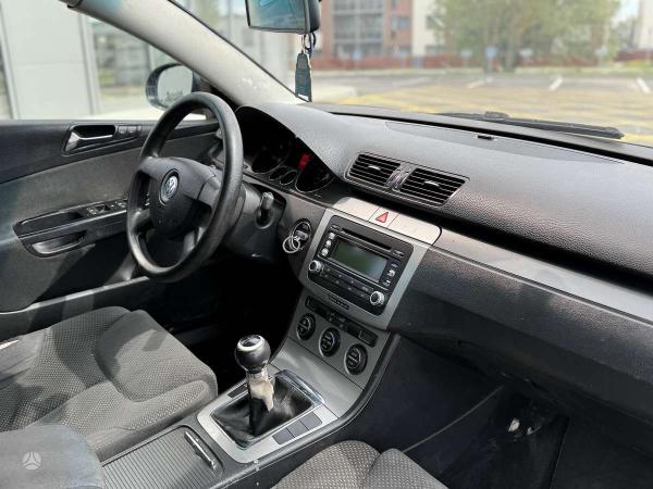 Zils Volkswagen Passat 2006 Viļņa, ar dzinēja tilpumu 1.90 L un nobraukumu 333 tūkst. km par 990 €, foto 10 vietnē AUTOMOTO.COM.LV