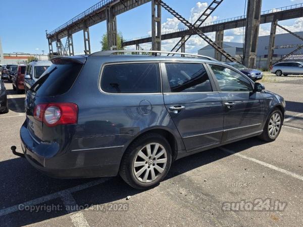 Blue Volkswagen Passat 2006 in Tallinn, with an engine capacity of 2.00 L and mileage of 254 thousand km for 899 €, photo 3 on AUTOMOTO.COM.LV