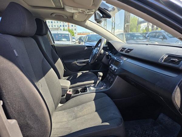 Blue Volkswagen Passat 2006 in Tallinn, with an engine capacity of 2.00 L and mileage of 254 thousand km for 899 €, photo 5 on AUTOMOTO.COM.LV