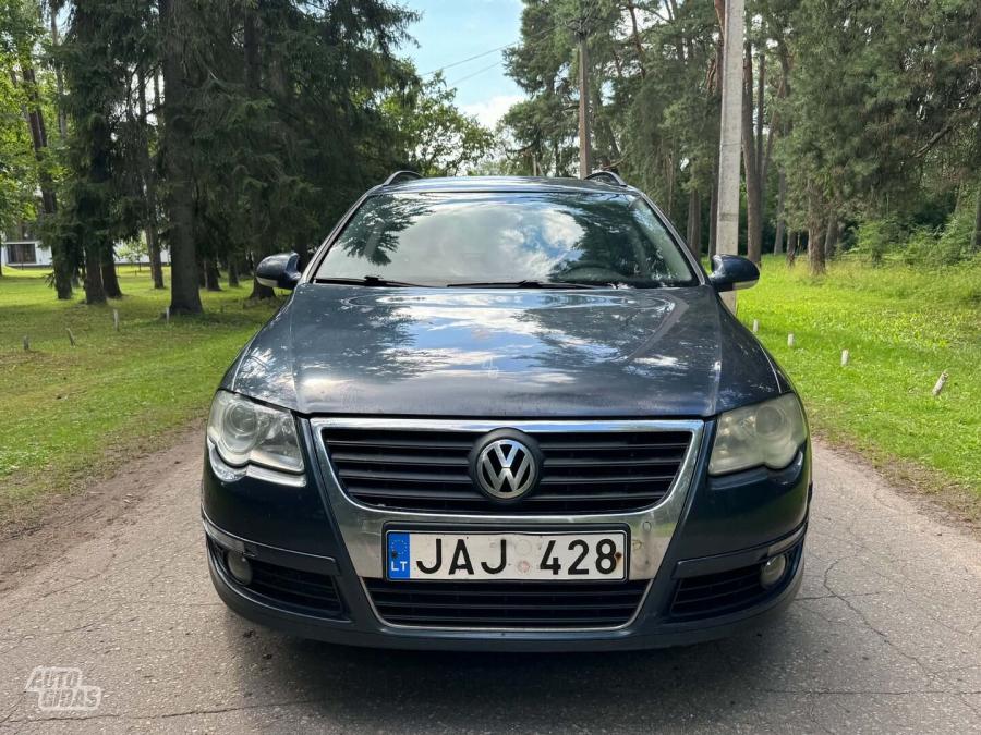 Blue Volkswagen Passat 2006 in Panevezys, with an engine capacity of 1.90 L and mileage of 381 thousand km for 840 €, photo 3 on AUTOMOTO.COM.LV