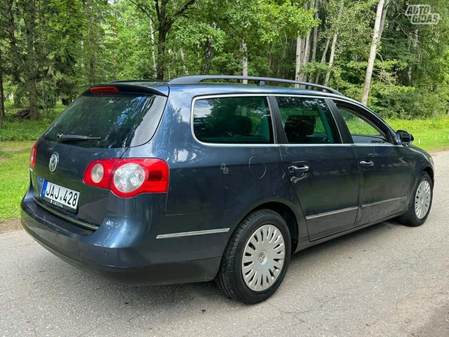 Blue Volkswagen Passat 2006 in Panevezys, with an engine capacity of 1.90 L and mileage of 381 thousand km for 840 €, photo 8 on AUTOMOTO.COM.LV