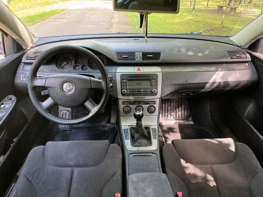 Blue Volkswagen Passat 2006 in Panevezys, with an engine capacity of 1.90 L and mileage of 381 thousand km for 840 €, photo 11 on AUTOMOTO.COM.LV