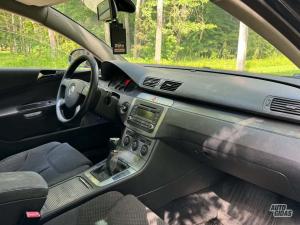 Blue Volkswagen Passat 2006 in Panevezys, with an engine capacity of 1.90 L and mileage of 381 thousand km for 840 €, photo 12 on AUTOMOTO.COM.LV