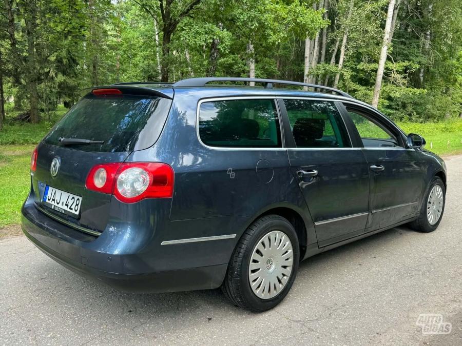 Blue Volkswagen Passat 2006 in Panevezys, with an engine capacity of 1.90 L and mileage of 365 thousand km for 850 €, photo 8 on AUTOMOTO.COM.LV
