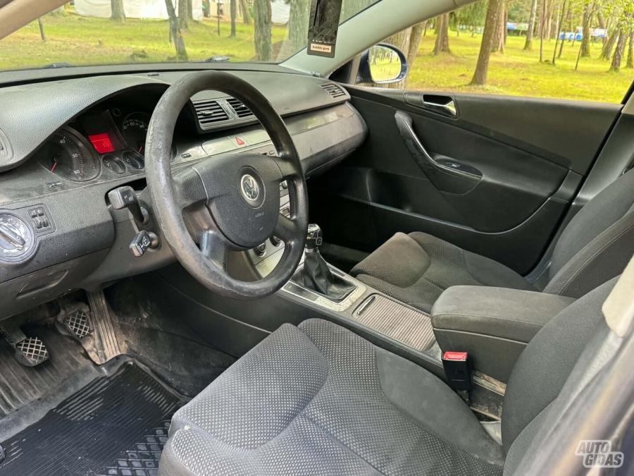 Blue Volkswagen Passat 2006 in Panevezys, with an engine capacity of 1.90 L and mileage of 365 thousand km for 850 €, photo 10 on AUTOMOTO.COM.LV