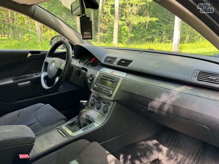 Blue Volkswagen Passat 2006 in Panevezys, with an engine capacity of 1.90 L and mileage of 365 thousand km for 850 €, photo 12 on AUTOMOTO.COM.LV