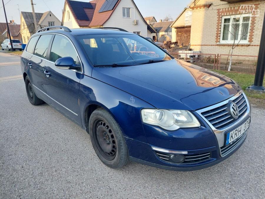 Blue Volkswagen Passat 2007 in Alytus, with an engine capacity of 1.90 L and mileage of 399 thousand km for 1050 €, photo 1 on AUTOMOTO.COM.LV