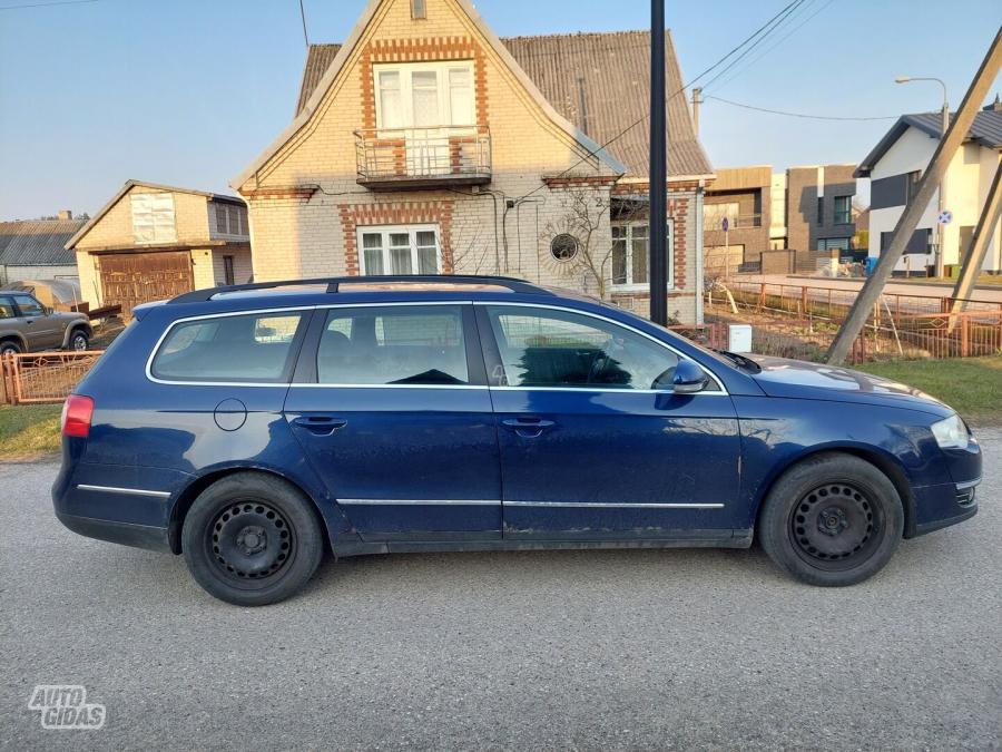 Blue Volkswagen Passat 2007 in Alytus, with an engine capacity of 1.90 L and mileage of 399 thousand km for 1050 €, photo 4 on AUTOMOTO.COM.LV