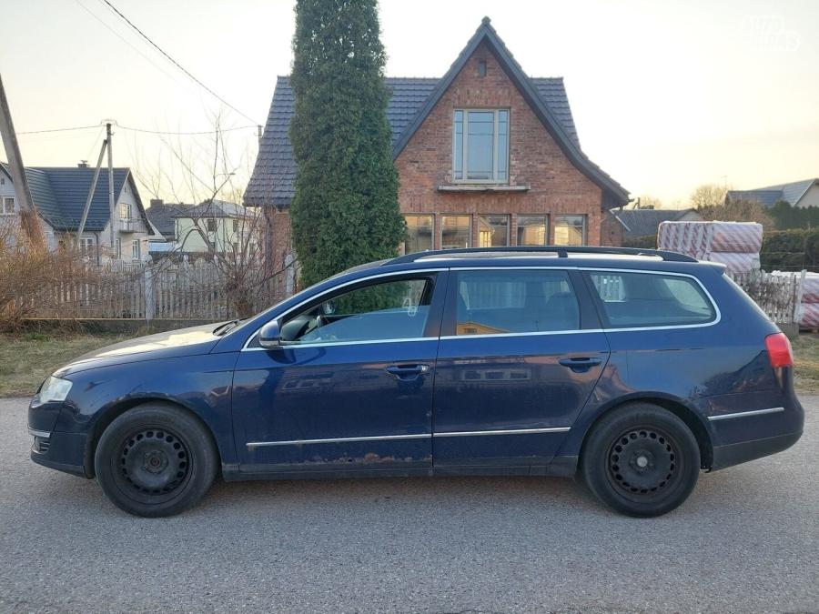 Blue Volkswagen Passat 2007 in Alytus, with an engine capacity of 1.90 L and mileage of 399 thousand km for 1050 €, photo 8 on AUTOMOTO.COM.LV