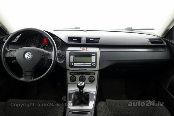 Blue Volkswagen Passat 2007 in Tallinn, with an engine capacity of 2.00 L and mileage of 288 thousand km for 599 €, photo 5 on AUTOMOTO.COM.LV
