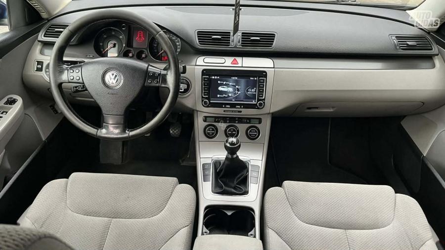 Blue Volkswagen Passat 2007 in Varena, with an engine capacity of 2.00 L and mileage of 390 thousand km for 1600 €, photo 9 on AUTOMOTO.COM.LV