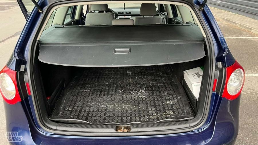 Blue Volkswagen Passat 2007 in Varena, with an engine capacity of 2.00 L and mileage of 390 thousand km for 1600 €, photo 16 on AUTOMOTO.COM.LV