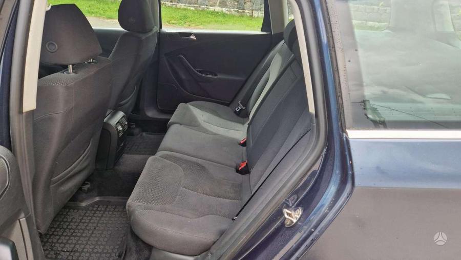 Blue Volkswagen Passat 2007 in Vilnius, with an engine capacity of 1.97 L and mileage of 390 thousand km for 850 €, photo 14 on AUTOMOTO.COM.LV