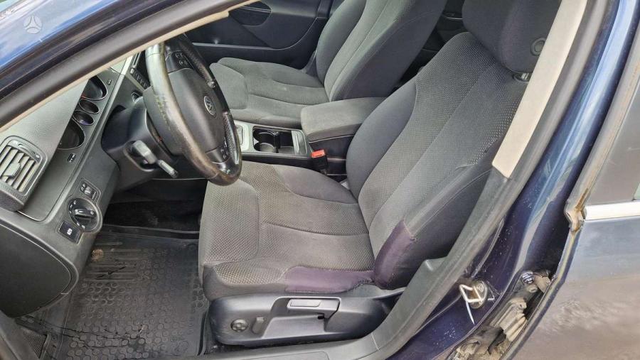 Blue Volkswagen Passat 2007 in Vilnius, with an engine capacity of 1.97 L and mileage of 390 thousand km for 850 €, photo 17 on AUTOMOTO.COM.LV