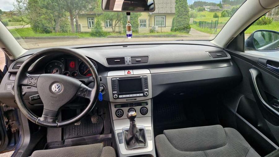 Blue Volkswagen Passat 2007 in Vilnius, with an engine capacity of 1.97 L and mileage of 390 thousand km for 850 €, photo 18 on AUTOMOTO.COM.LV