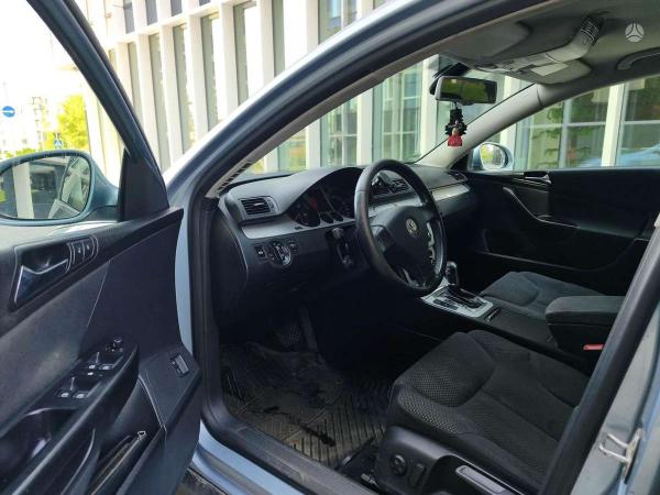 Blue Volkswagen Passat 2007 in Vilnius, with an engine capacity of 2.00 L and mileage of 280 thousand km for 1400 €, photo 9 on AUTOMOTO.COM.LV