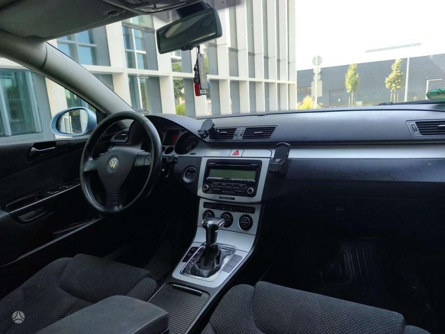 Blue Volkswagen Passat 2007 in Vilnius, with an engine capacity of 2.00 L and mileage of 280 thousand km for 1400 €, photo 13 on AUTOMOTO.COM.LV