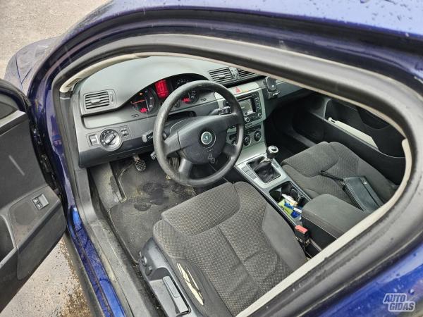 Blue Volkswagen Passat 2007 in Vilkaviskis, with an engine capacity of 2.00 L and mileage of 381 thousand km for 950 €, photo 7 on AUTOMOTO.COM.LV