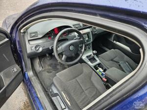 Blue Volkswagen Passat 2007 in Vilkaviskis, with an engine capacity of 2.00 L and mileage of 381 thousand km for 950 €, photo 7 on AUTOMOTO.COM.LV