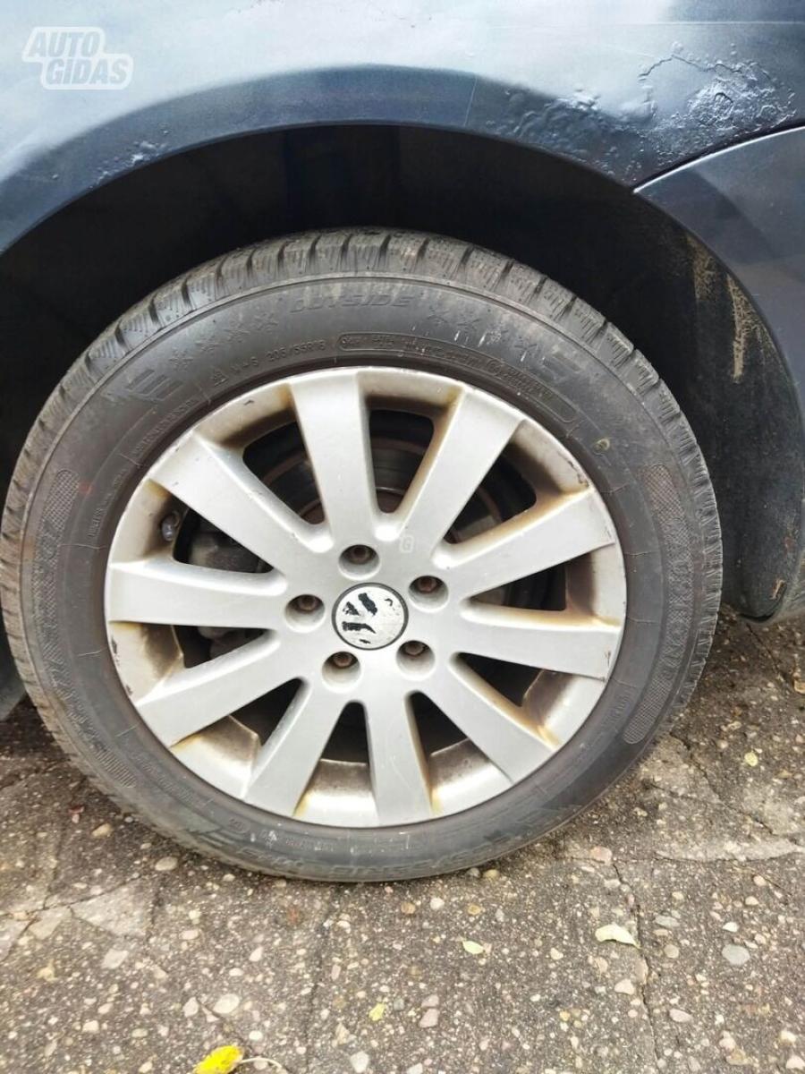 Zils Volkswagen Passat 2007 Kauņa, ar dzinēja tilpumu 1.60 L un nobraukumu 372 tūkst. km par 2000 €, foto 10 vietnē AUTOMOTO.COM.LV