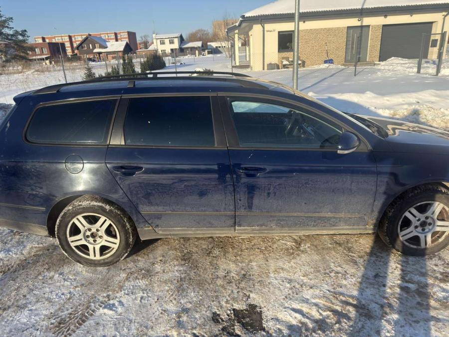 Blue Volkswagen Passat 2008 in Klaipeda, with an engine capacity of 1.97 L and mileage of 238 thousand km for 1999 €, photo 5 on AUTOMOTO.COM.LV