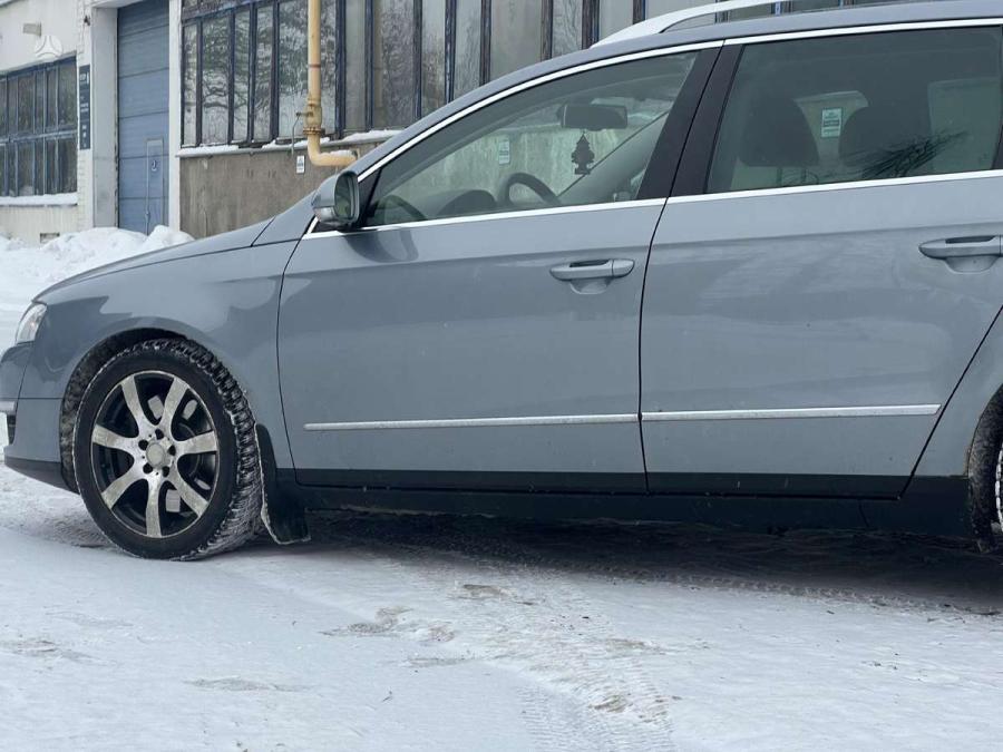 Blue Volkswagen Passat 2008 in Panevezys, with an engine capacity of 3.20 L and mileage of 265 thousand km for 2500 €, photo 11 on AUTOMOTO.COM.LV