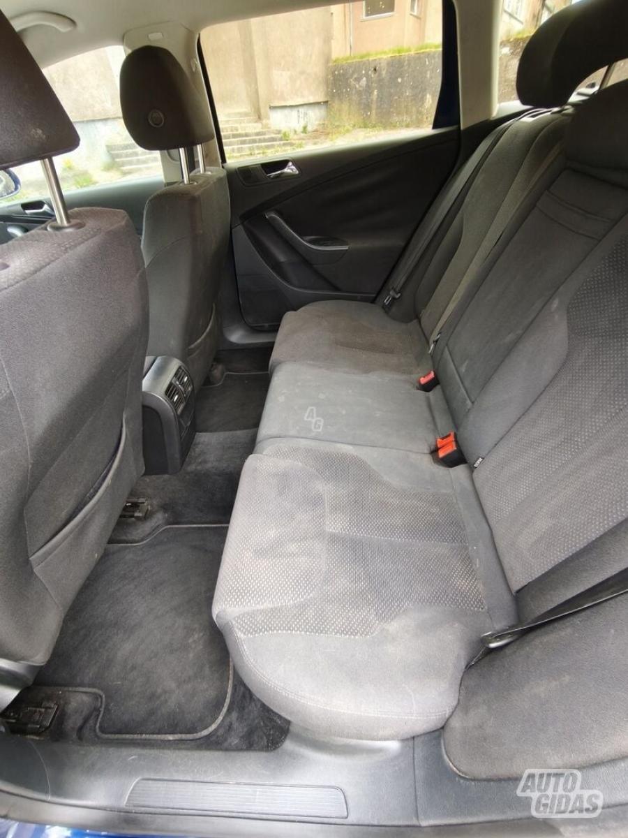 Blue Volkswagen Passat 2008 in Telschi, with an engine capacity of 1.90 L and mileage of 328 thousand km for 1450 €, photo 12 on AUTOMOTO.COM.LV
