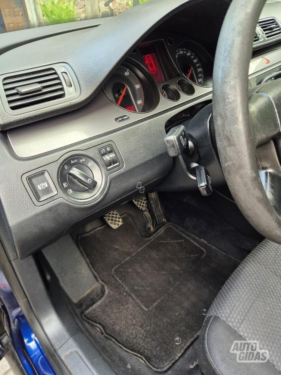 Zils Volkswagen Passat 2008 Ignalina, ar dzinēja tilpumu 2.00 L un nobraukumu 360 tūkst. km par 2400 €, foto 14 vietnē AUTOMOTO.COM.LV