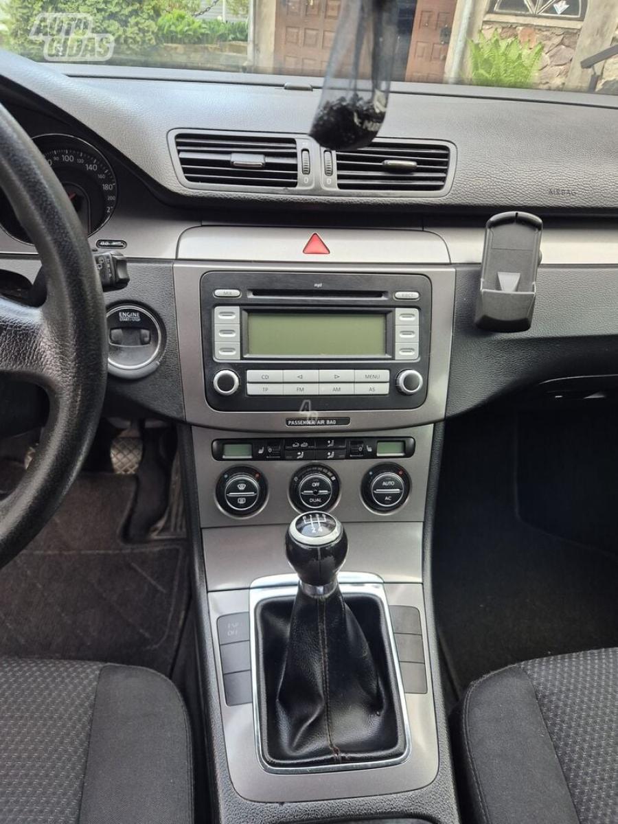 Zils Volkswagen Passat 2008 Ignalina, ar dzinēja tilpumu 2.00 L un nobraukumu 360 tūkst. km par 2400 €, foto 16 vietnē AUTOMOTO.COM.LV