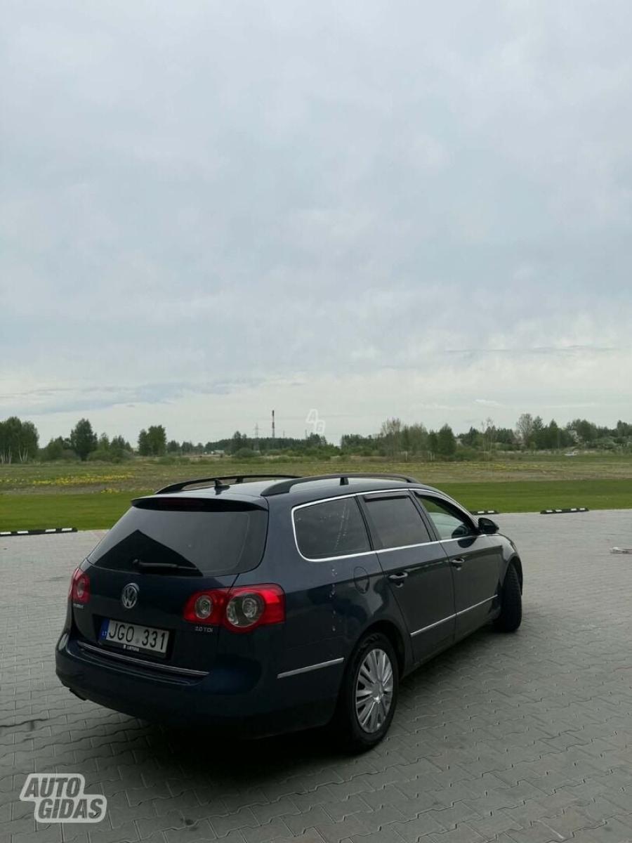 Blue Volkswagen Passat 2008 in Siauliai, with an engine capacity of 2.00 L and mileage of 350 thousand km for 1399 €, photo 5 on AUTOMOTO.COM.LV