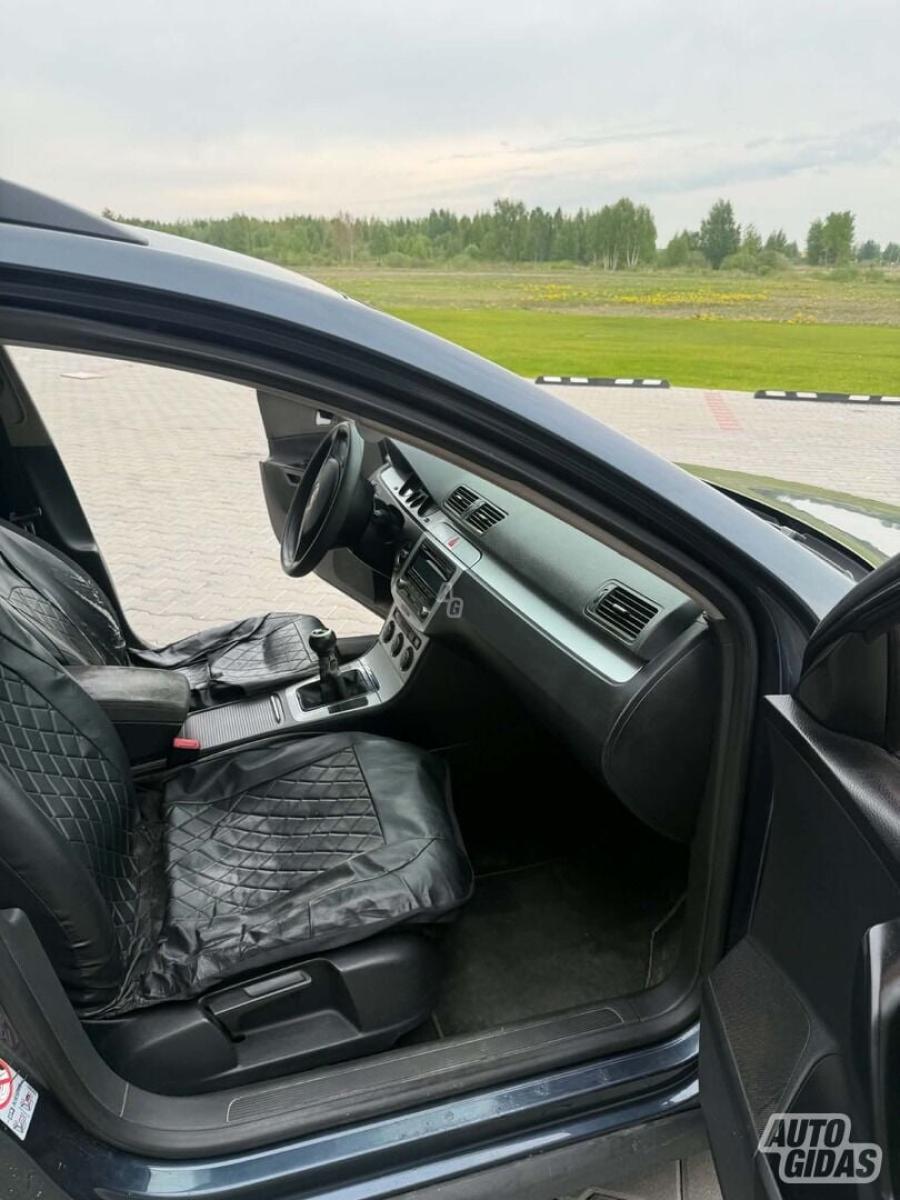 Blue Volkswagen Passat 2008 in Siauliai, with an engine capacity of 2.00 L and mileage of 350 thousand km for 1399 €, photo 7 on AUTOMOTO.COM.LV