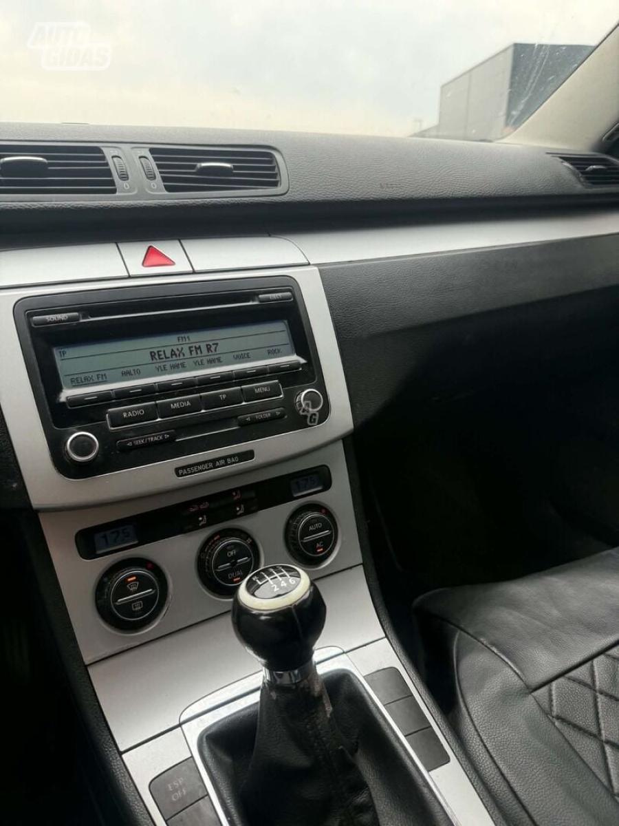 Blue Volkswagen Passat 2008 in Siauliai, with an engine capacity of 2.00 L and mileage of 350 thousand km for 1399 €, photo 11 on AUTOMOTO.COM.LV