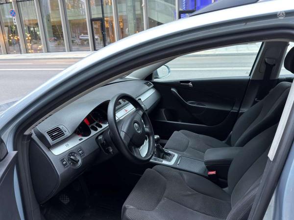 Blue Volkswagen Passat 2008 in Vilnius, with an engine capacity of 1.97 L and mileage of 280 thousand km for 990 €, photo 7 on AUTOMOTO.COM.LV