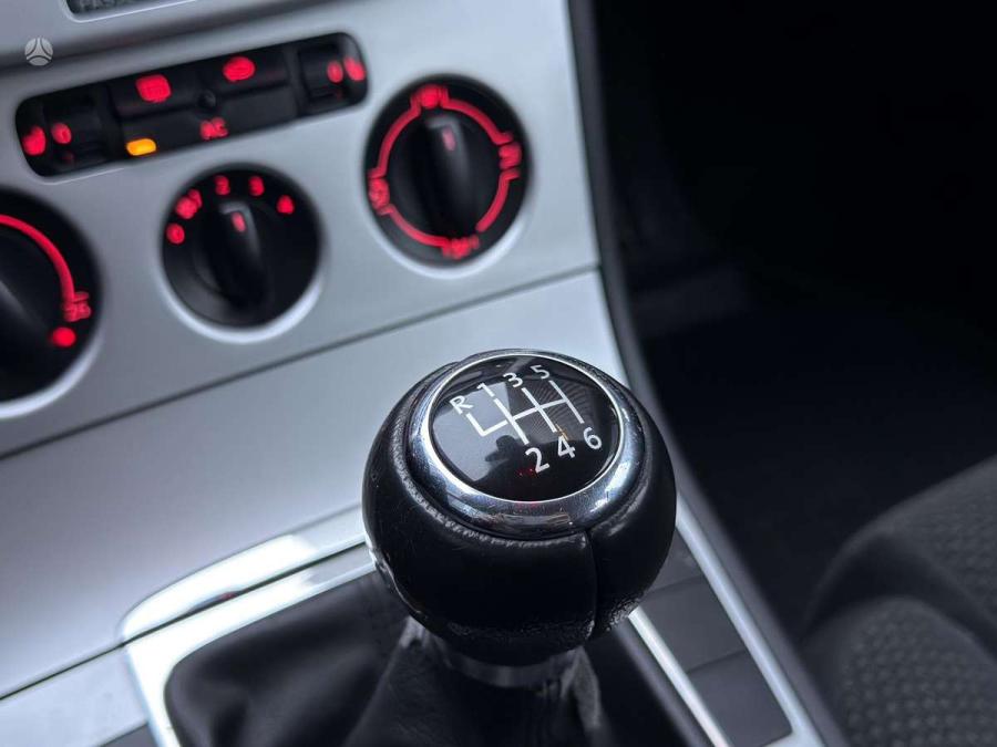 Zils Volkswagen Passat 2008 Viļņa, ar dzinēja tilpumu 1.97 L un nobraukumu 280 tūkst. km par 990 €, foto 13 vietnē AUTOMOTO.COM.LV