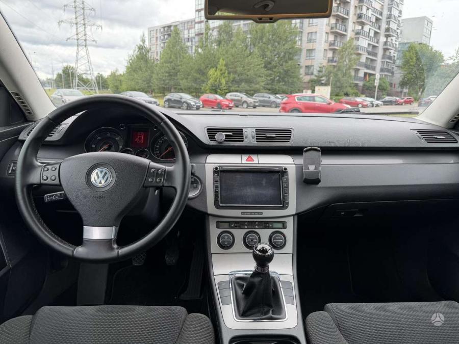 Blue Volkswagen Passat 2008 in Vilnius, with an engine capacity of 1.97 L and mileage of 413 thousand km for 2999 €, photo 7 on AUTOMOTO.COM.LV