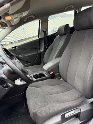 Blue Volkswagen Passat 2008 in Vilnius, with an engine capacity of 1.97 L and mileage of 413 thousand km for 2999 €, photo 8 on AUTOMOTO.COM.LV