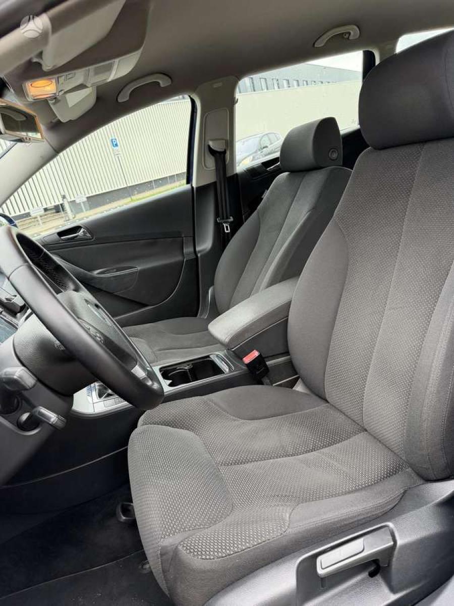 Blue Volkswagen Passat 2008 in Vilnius, with an engine capacity of 1.97 L and mileage of 413 thousand km for 2999 €, photo 8 on AUTOMOTO.COM.LV