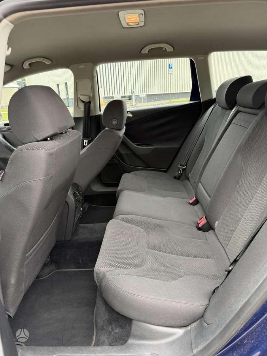 Blue Volkswagen Passat 2008 in Vilnius, with an engine capacity of 1.97 L and mileage of 413 thousand km for 2999 €, photo 10 on AUTOMOTO.COM.LV