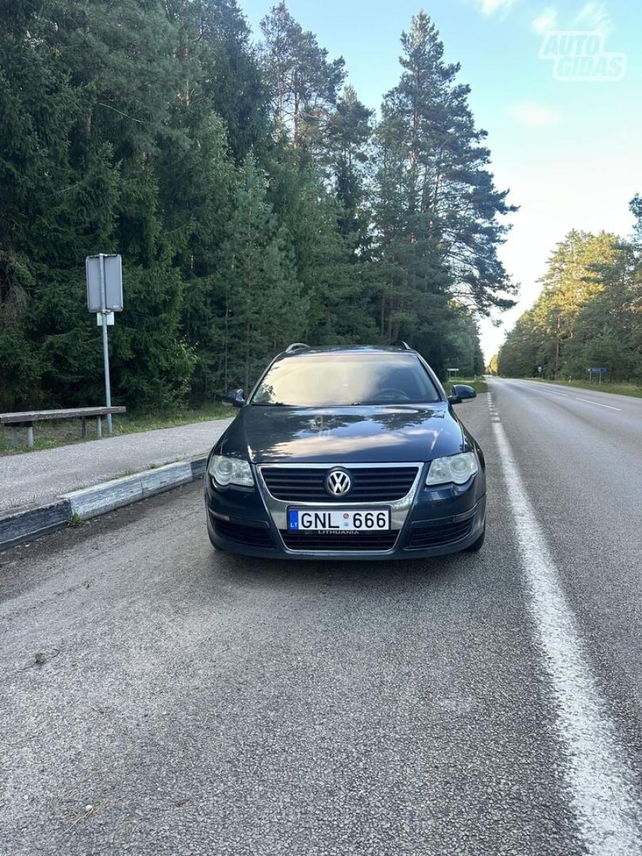 Blue Volkswagen Passat 2008 in Varena, with an engine capacity of 2.00 L and mileage of 324 thousand km for 1250 €, photo 1 on AUTOMOTO.COM.LV
