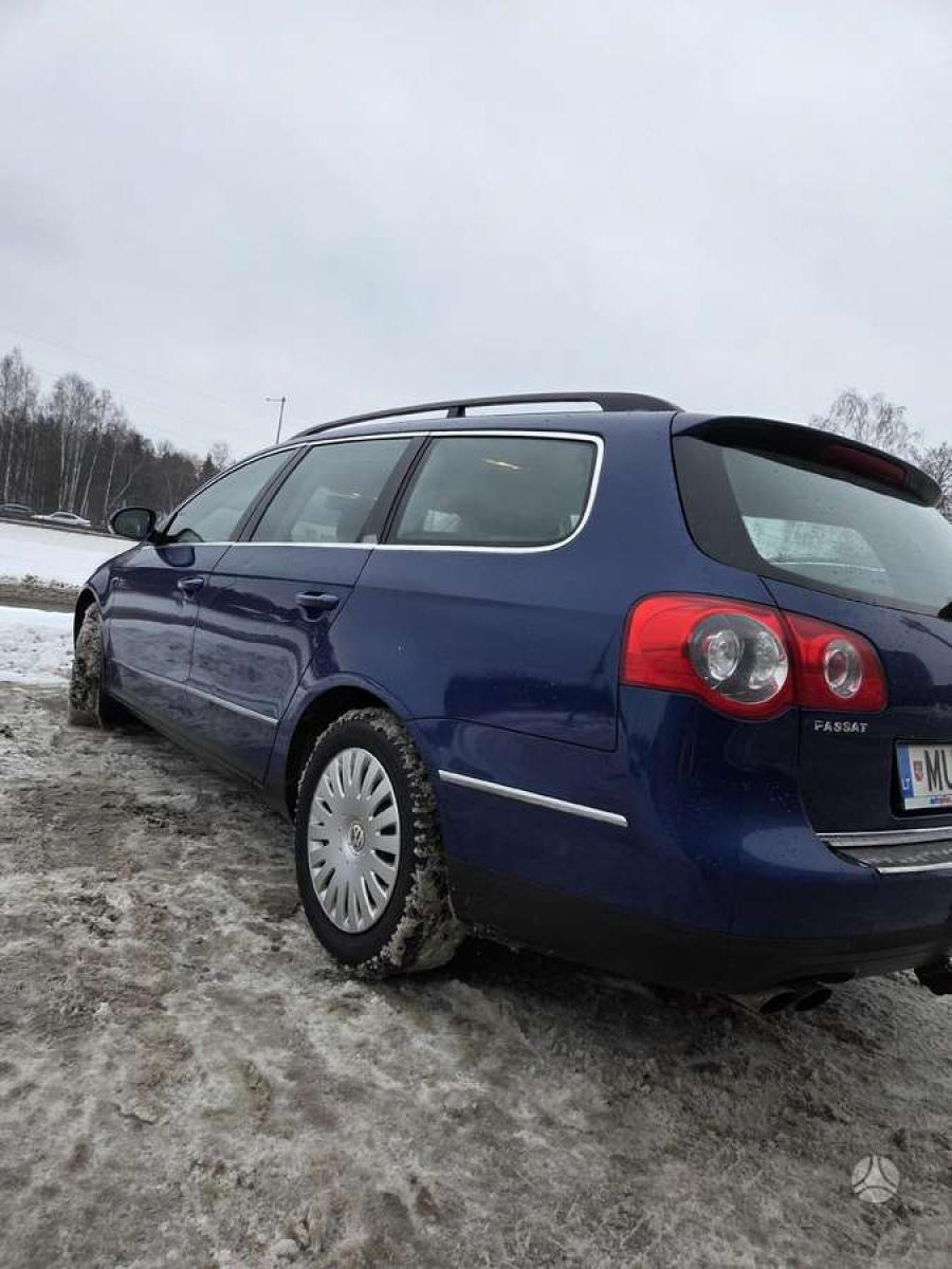 Blue Volkswagen Passat 2009 in Kaisiadorys, with an engine capacity of 1.97 L and mileage of 349 thousand km for 2400 €, photo 4 on AUTOMOTO.COM.LV
