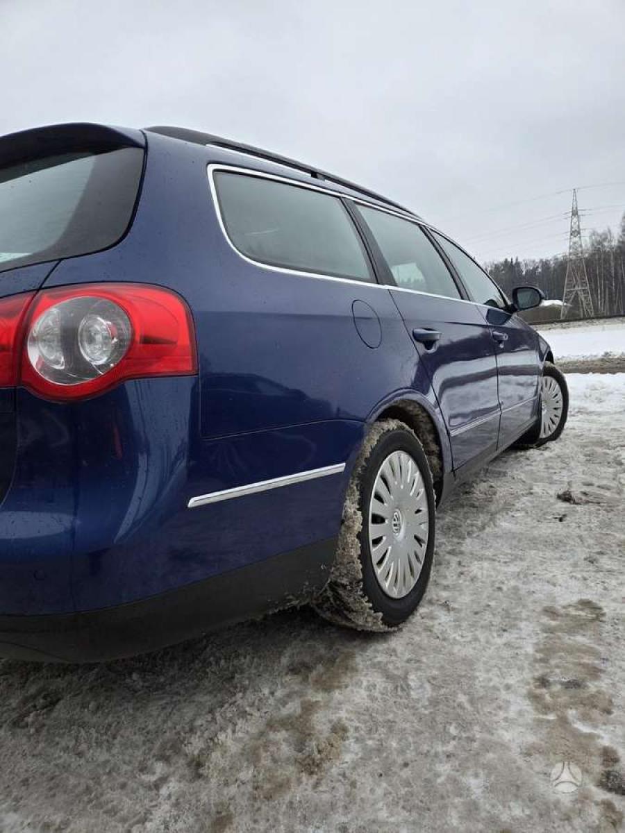Blue Volkswagen Passat 2009 in Kaisiadorys, with an engine capacity of 1.97 L and mileage of 349 thousand km for 2400 €, photo 5 on AUTOMOTO.COM.LV