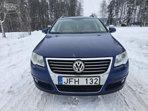 Blue Volkswagen Passat 2009 in Vilnius, with an engine capacity of 2.00 L and mileage of 419 thousand km for 1950 €, photo 3 on AUTOMOTO.COM.LV