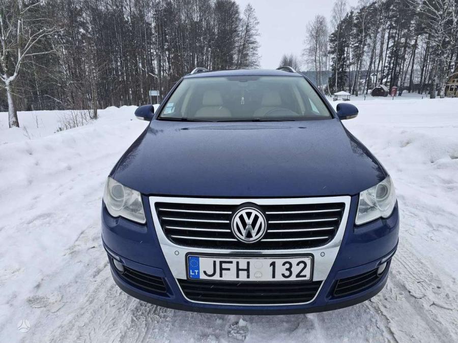 Blue Volkswagen Passat 2009 in Vilnius, with an engine capacity of 1.97 L and mileage of 419 thousand km for 1950 €, photo 4 on AUTOMOTO.COM.LV
