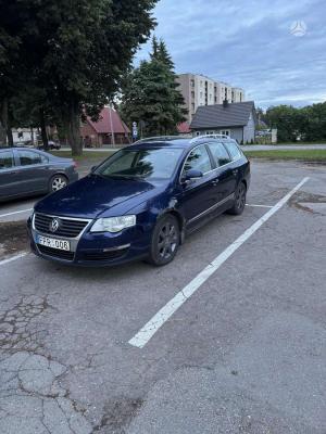 Blue Volkswagen Passat 2009 in Birzai, with an engine capacity of 1.97 L and mileage of 330 thousand km for 1450 €, photo 3 on AUTOMOTO.COM.LV