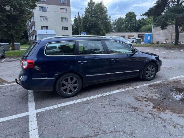 Blue Volkswagen Passat 2009 in Birzai, with an engine capacity of 1.97 L and mileage of 330 thousand km for 1450 €, photo 6 on AUTOMOTO.COM.LV